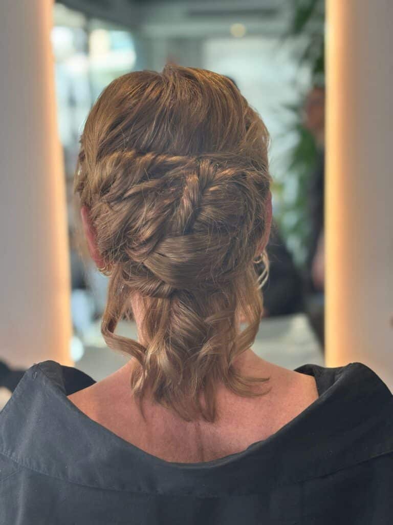 Recogido bajo, un clásico que nunca falla - Tupelu Peluquería Ainsa Sobrarbe